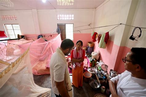 Congress Leader Rahul Gandhi Meets Victims Of Violence At Relief Camp