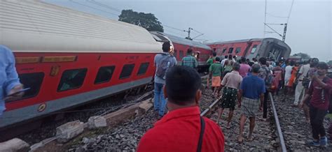 Mumbai Howrah Train Accident 2 Killed As 18 Coaches Derail In Jharkhand