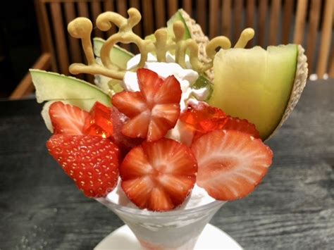 【タカノフルーツパーラー】おめでとう10年 ️【横浜高島屋店】 お散歩アルバム・・メロンとマンゴーの季節