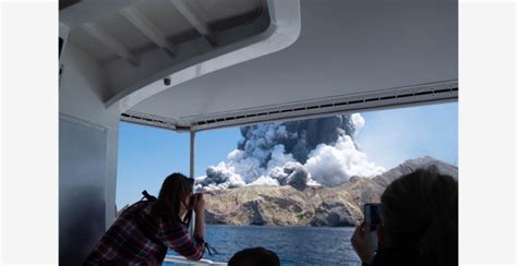 新西兰火山喷发致死22人 法院判旅行社赔偿千万腾讯新闻