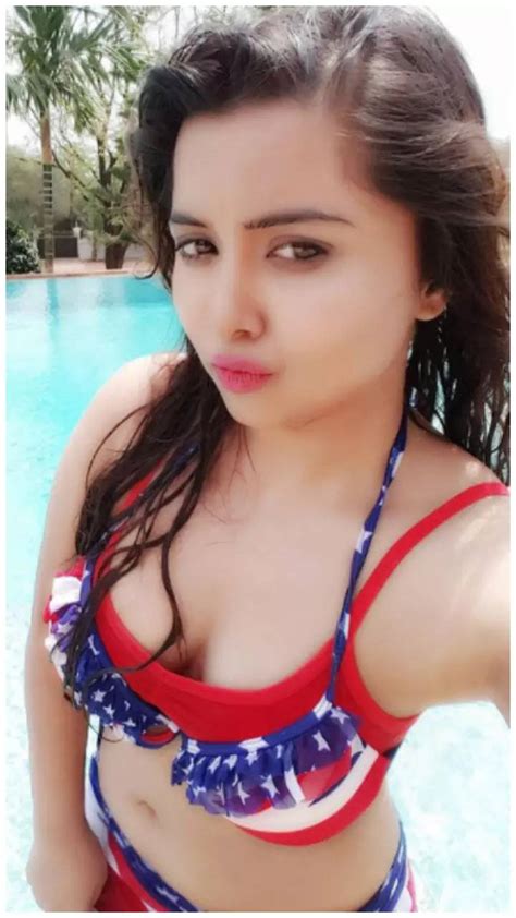 7 Hot Sexy Piraya Singha Bikini Pics