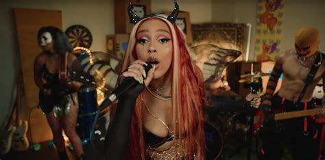 Doja Cats Best Music Video Beauty Looks Popsugar Beauty