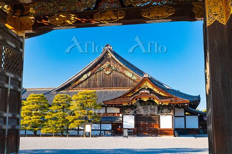 京都府 元離宮二条城世界遺産 唐門重要文化財と二の丸 217899949 の写真素材 アフロ
