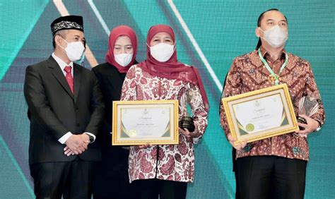 Khofifah Indar Parawansa Gubernur Jatim Terima Baznas Award 2022