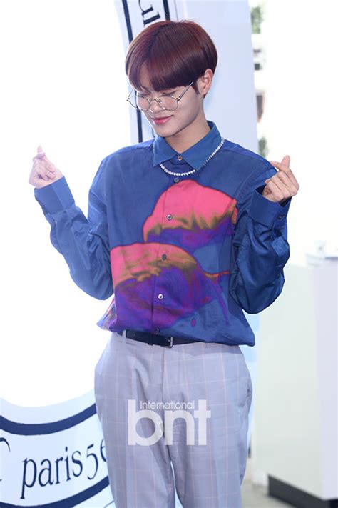 Bnt포토 이대휘 애교 넘치는 하트~ Bnt뉴스