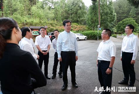 李炳军在黔南州开展“贵州生态日”巡河巡林时强调 做好绿水青山就是金山银山这篇大文章 以高水平生态环境保护推动高质量发展 贵州省党员干部现代远程教育网
