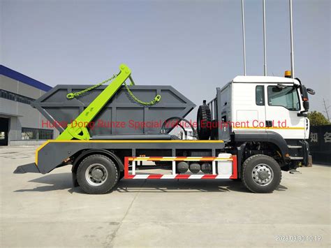 4X4 HOWO Garbage Skip Loader Chariot Sino 4X4 Du Bras De Pivotement De