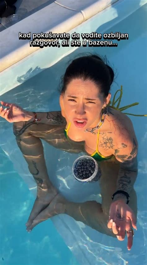 Una Kablar Uki Qs Feet