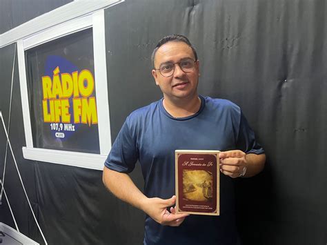 Escritor Rafael Assiz Lança Livro “ Jornada Da Fé ” Rádio Life Fm
