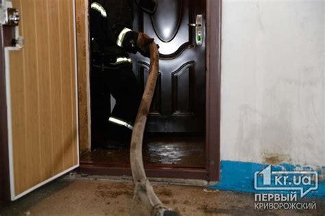 Пожарные вынесли пострадавшего криворожанина из пылающей квартиры