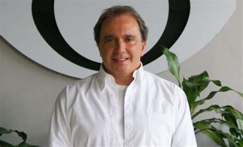 Reginaldo Leme Ganha Credencial Vitalícia Das Mãos De Ceo Da Fórmula 1