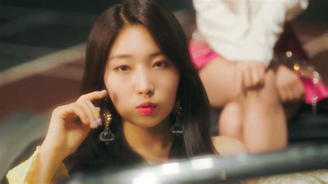 Everglow Bon Bon Chocolat Who S Who K Pop Database Dbkpop