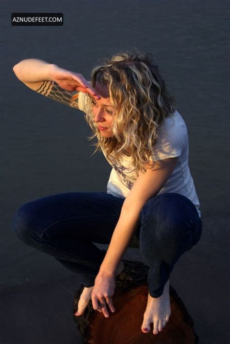 Amanda Lee Peers Feet Aznudefeet