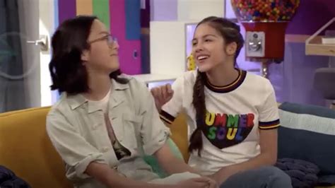 Zara Summer Soul Tee Worn By Paige Olvera Olivia Rodrigo In Bizaardvark S03e10 Spotern