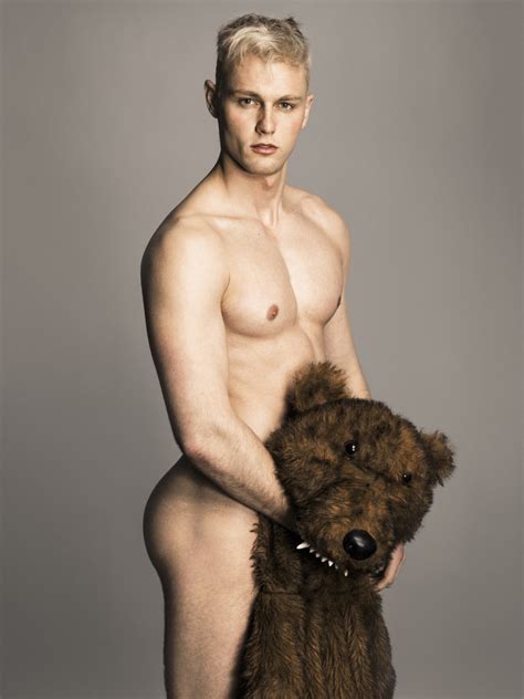 Fotaaaas de Laurent Marchand el modelo que desfiló desnudo Uff
