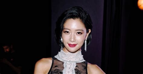 클라라 이탈리아 홀린 섹시 드레스 자태