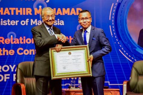 លោក មហា ធៀ បាន សញ្ញាបត្រ កិត្តិយស Honorary Fellowship Award ពី Rupp