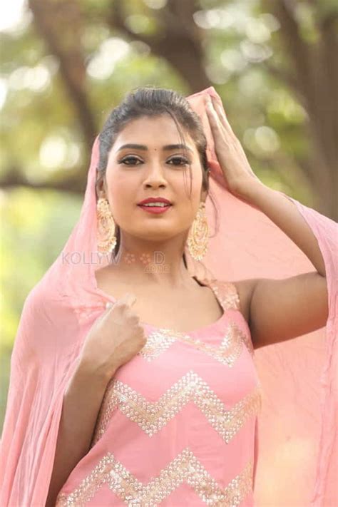 Actress Sanjana Choudhary At Bomma Adirindi Movie Press Meet Photos 10