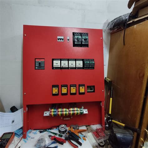کارگاه مونتاژ تابلو برق 121 در تهران، مونتاژ تابلو برق بوستر پمپ