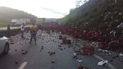 Acidente Com Carreta Interdita Br 040 E Causa 9 Km De Lentidão
