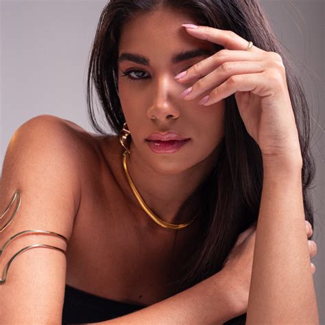 Ana Julia — Bio Site