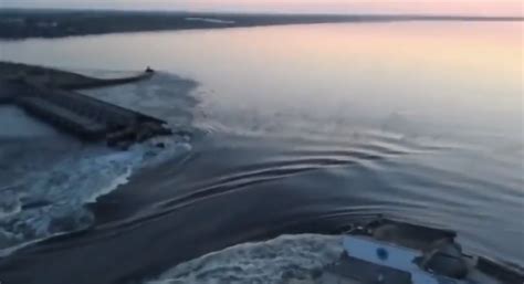 BREAKING A fost aruncat în aer barajul de pe fluviul Dnipro inundații catastrofale în Ucraina