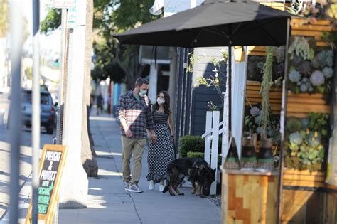 Ana De Armas And Ben Affleck On A Walk Wearing A Face Mask Photos The Fappening