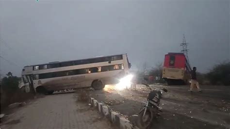 Maharashtra Five Killed Over Two Dozen Injured In Horrific Road
