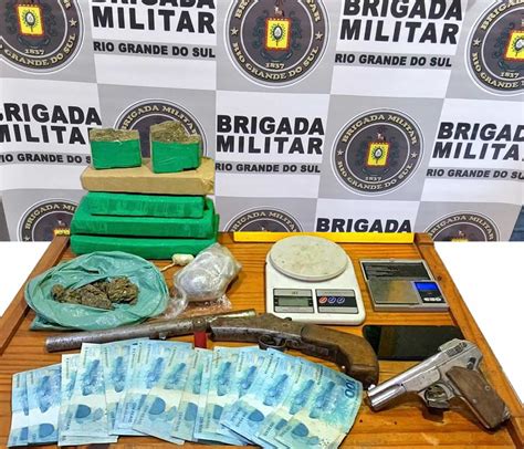 Mulher tenta escapar da polícia mas é presa drogas e armas