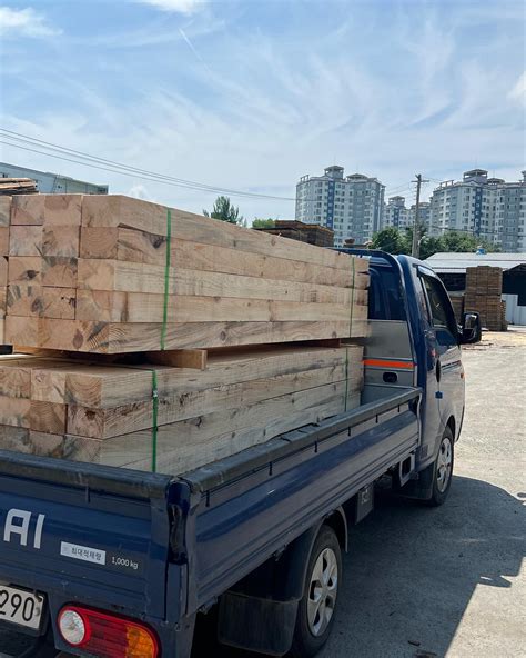 한주시작 월요일🗓️ 농업용품 공장으로 제재목 상차 영양 원두막 현장 목재원봉 약70개 2700100150 각재 두번에 걸쳐