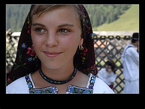 Jeune Fille Roumaine Eecho