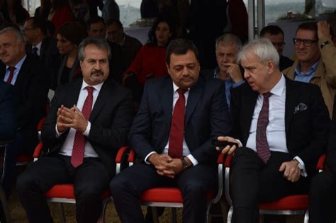 Вицепремиерот Кочо Анѓушев и министерот Аднан Ќахил денеска беа на поставување камен темелник на