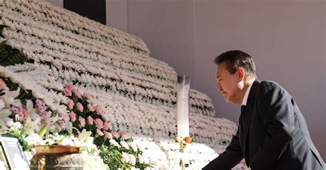 이태원 참사 희생자로 바뀐 문구尹 대통령 엿새째 조문 이어가
