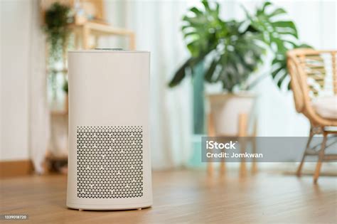 신선한 공기와 건강한 웰빙 라이프 대기 오염 개념을 위해 집에서 먼지 Pm25 Hepa 및 바이러스를 제거하는 필터 및 청소를