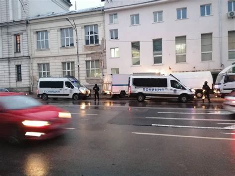 Картините на Божков под охрана в българския Лувър