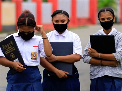 Murid Tidak Pakai Seragam Belajar Tatap Muka Di Kelas Saat PPKM Tagar