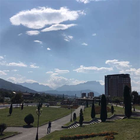 제방 센트럴 파크 Ulmira 산책로 블라디캅카스 세베로오세티야 공화국 러시아 Pacer