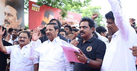 நீட் எதிர்ப்பு போராட்டம் `இப்போது நாய்கூட பிஏ பட்டம் வாங்குகிறது