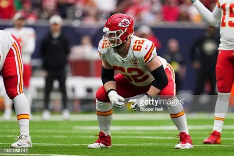Joe Thuney Of The Kansas City Chiefs Gets Set Against The Houston