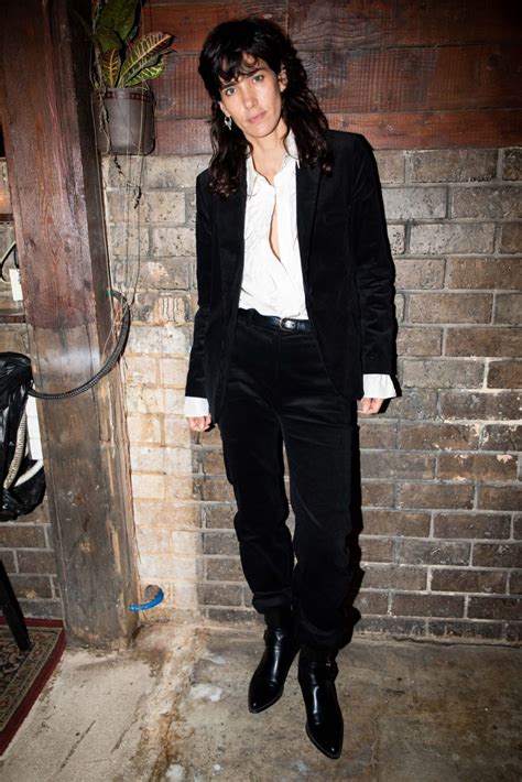 אחוות נשים היפות של התעשייה הגיעו לפרגן לסטייליסטית של רותם סלע Tmi