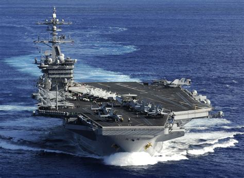 Le porte avions USS Carl Vinson en route pour la Corée du sud Mer et