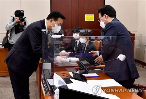선서문 제출하는 정호영 후보자 연합뉴스