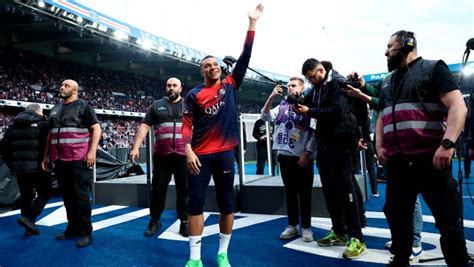 Mbappé Se Despide Del Parque De Los Príncipes Con Cariño De La Grada E
