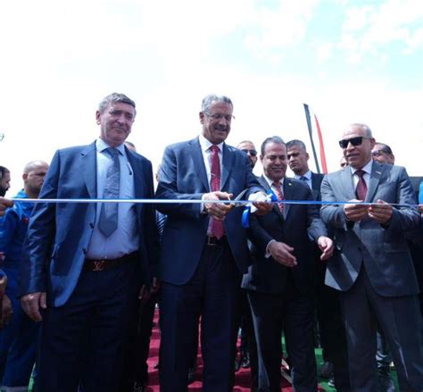 وزير النفط يفتتح المرحلة الأولى من مشروع معمل تسييل الغاز الطبيعي بحقل