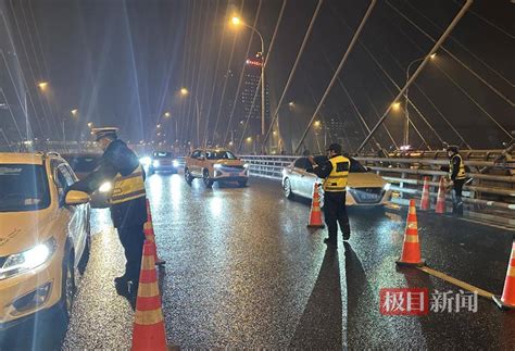 喜气洋洋闹元宵武汉硚口交警坚守岗位护平安 硚口区 交通大队 驾驶员