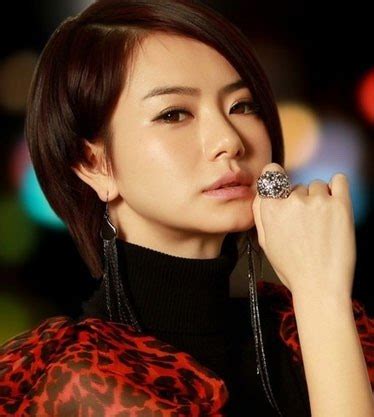戚薇个人资料戚薇出柜同性女友林子君完婚照片曝光 家庭背景明星 风尚中国网 时尚奢侈品新媒体平台