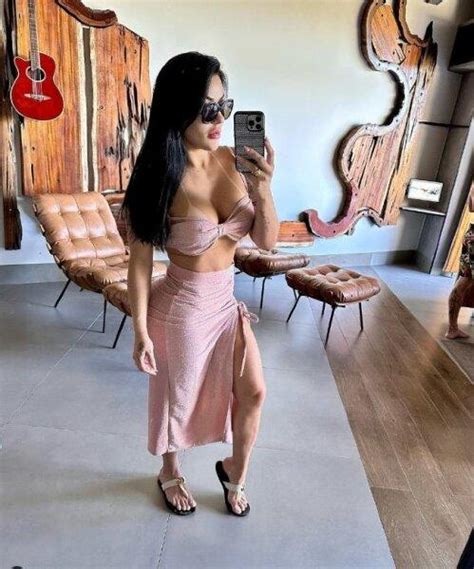 Carla Reis Feet
