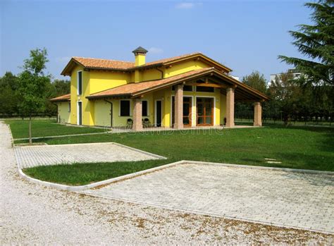 Upper Class Luxury Home Stock Image Image Of Neighborhood 890663