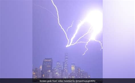 Spectacular Video Shows Thunderbolt Striking New Yorks One World Trade