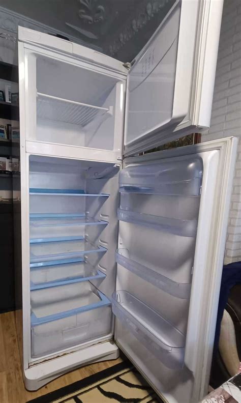 Хладилник с фризер Индезит гр Добрич Дружба 1 • Olx Bg